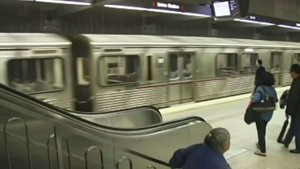 Entablan demanda contra Metro y Los Ángeles por apuñalamiento mortal de ...