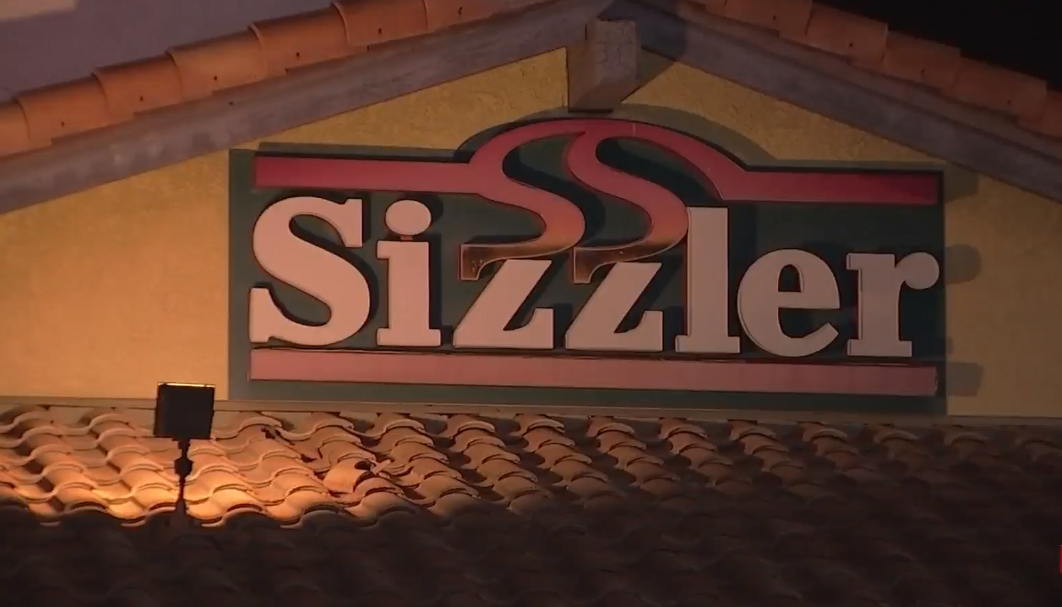 Trabajadores de dos locales de Sizzler dicen que cerraron sin pagarles ...