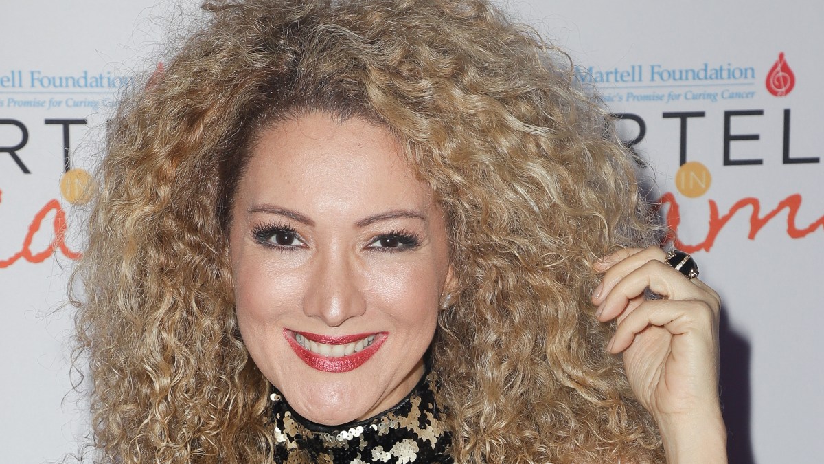 Érika Ender invita a la reflexión con nueva canción y video – Telemundo 52