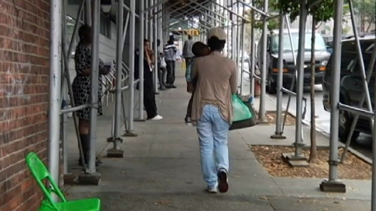 Ciudad de Los Ángeles abre refugio para personas sin hogar en Van Nuys ...