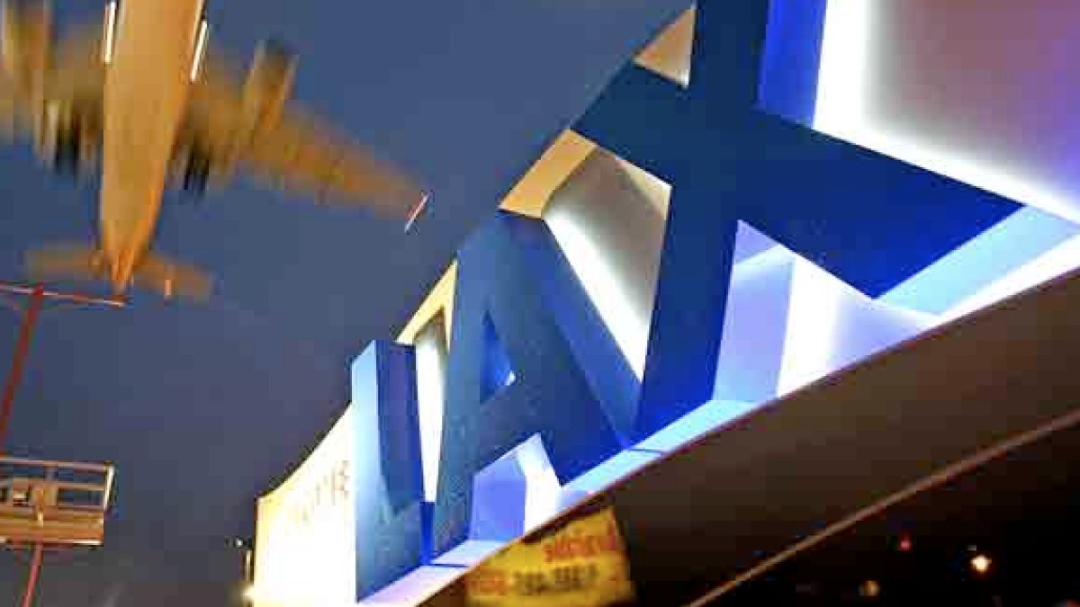 Suspensión temporal de vuelos de llegada a LAX debido a tormentas ...