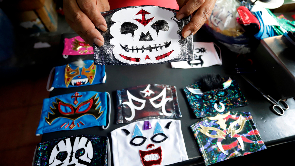 Nuevo combate: la lucha libre mexicana pasa del ring a los cubrebocas ...