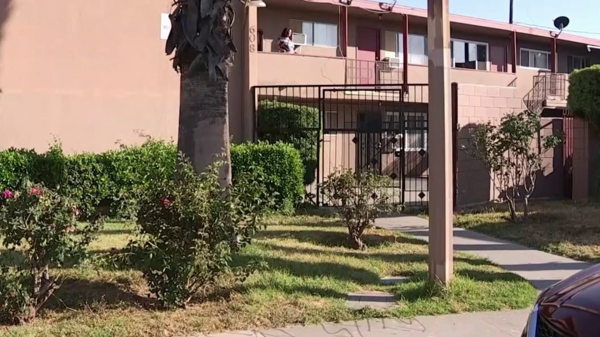 Arrestan Al Padre Y Madrastra De Un Menor Asesinado En Pomona