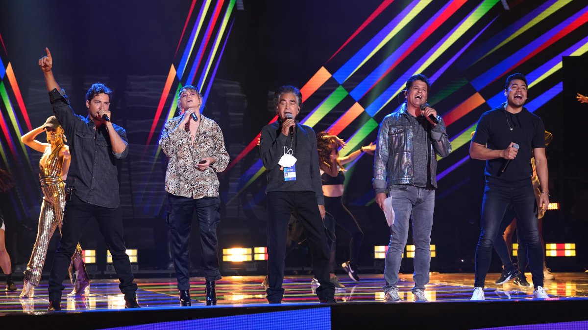 Ricky Martin, Carlos Vives, “El Puma” y más ensayan para los Latin AMAs ...