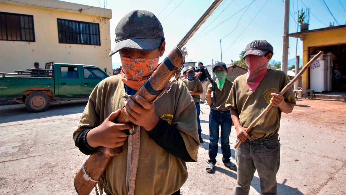 México: los niños autodefensas del estado de Guerrero – Telemundo 52