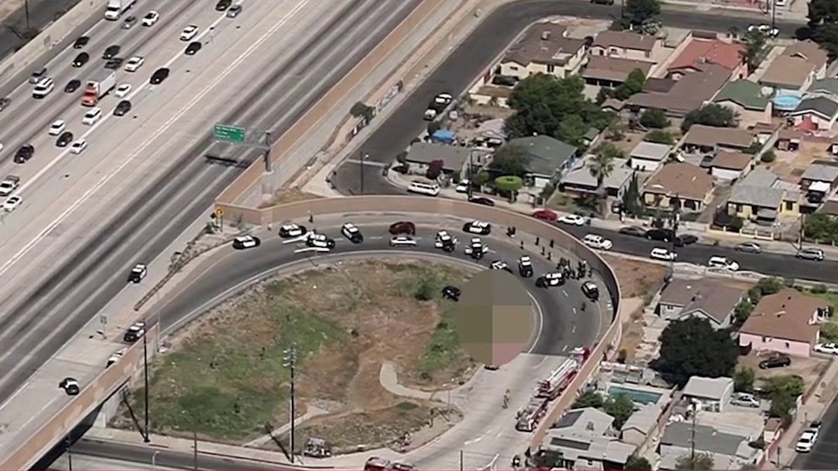 Pacoima: Persecución policial termina en tiroteo – Telemundo 52