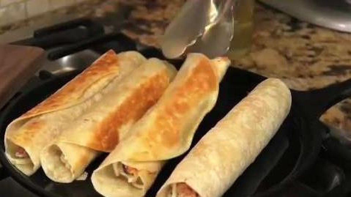 Receta: Deliciosas chimichangas de pollo – Telemundo 52