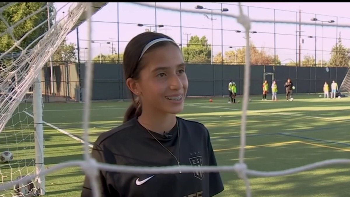 Atleta de la semana: futbolista Caitlin González – Telemundo 52