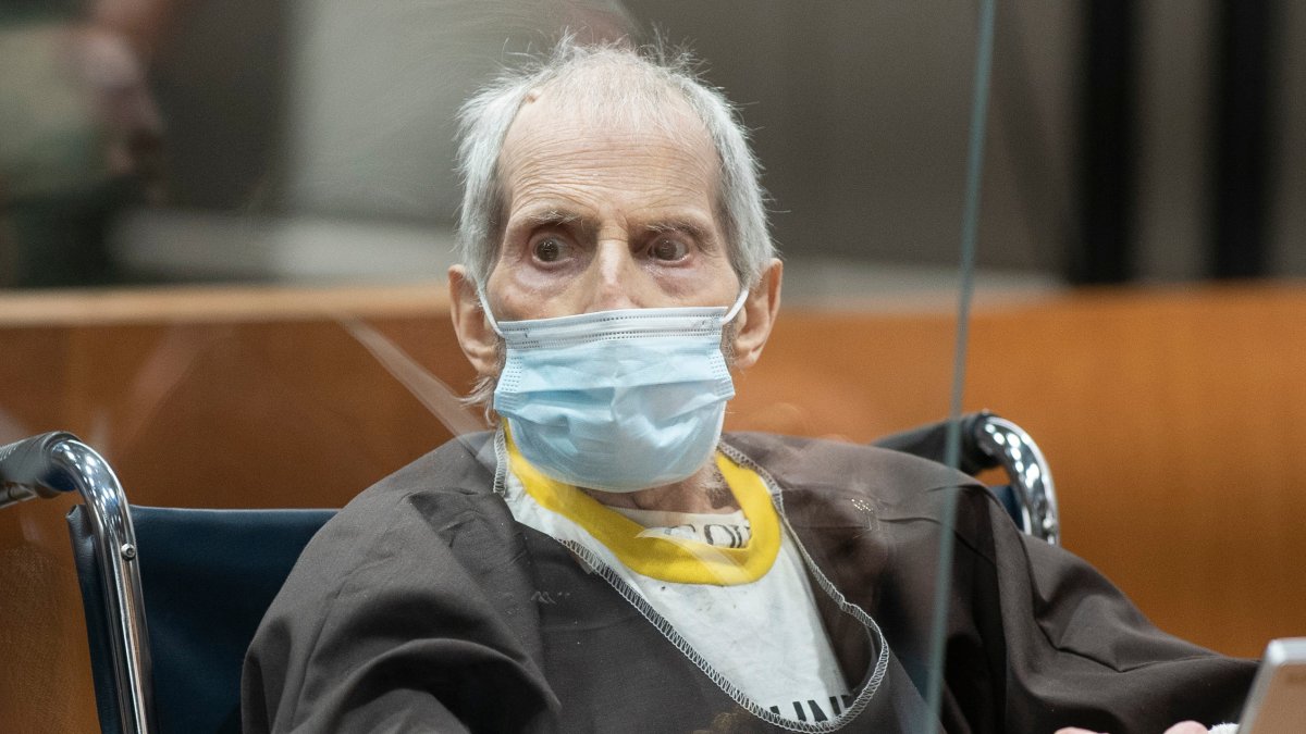 Robert Durst conectado a un respirador tras dar positivo al COVID-19 ...