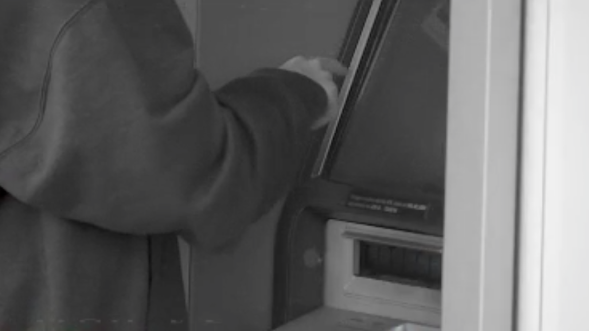 Le vaciaron su cuenta con $2,771 y le negaban el reclamo – Telemundo 52