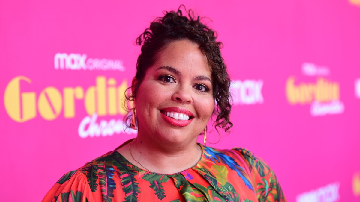 De productora de noticias a creadora de la serie “Gordita Chronicles” – Telemundo 52