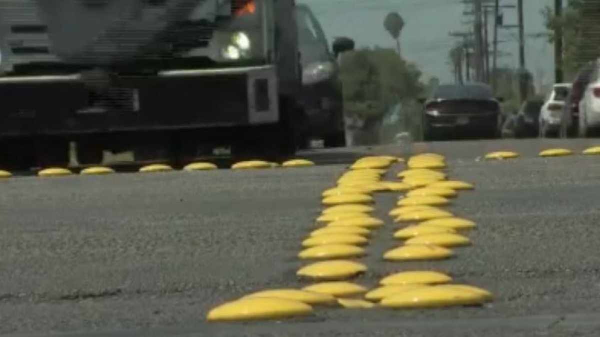 Buscan frenar las peligrosas maniobras de automóviles con ‘Botts Dots ...