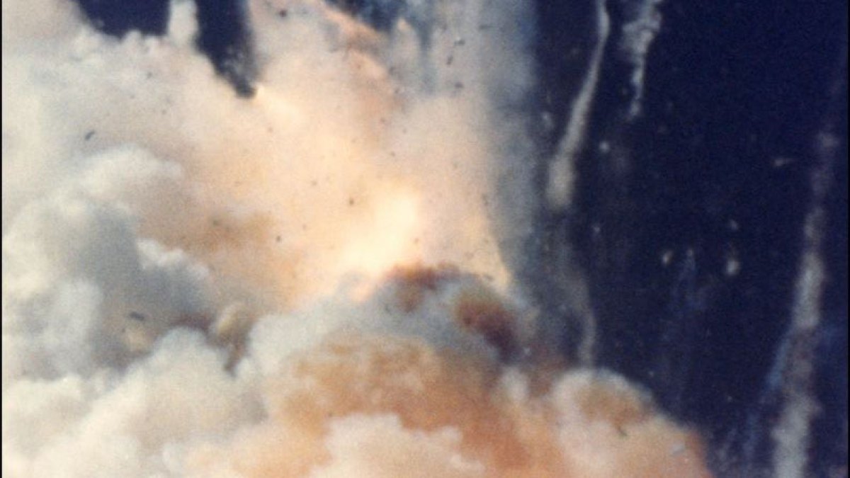 Hallan restos del transbordador Challenger que se desintegró tras ...