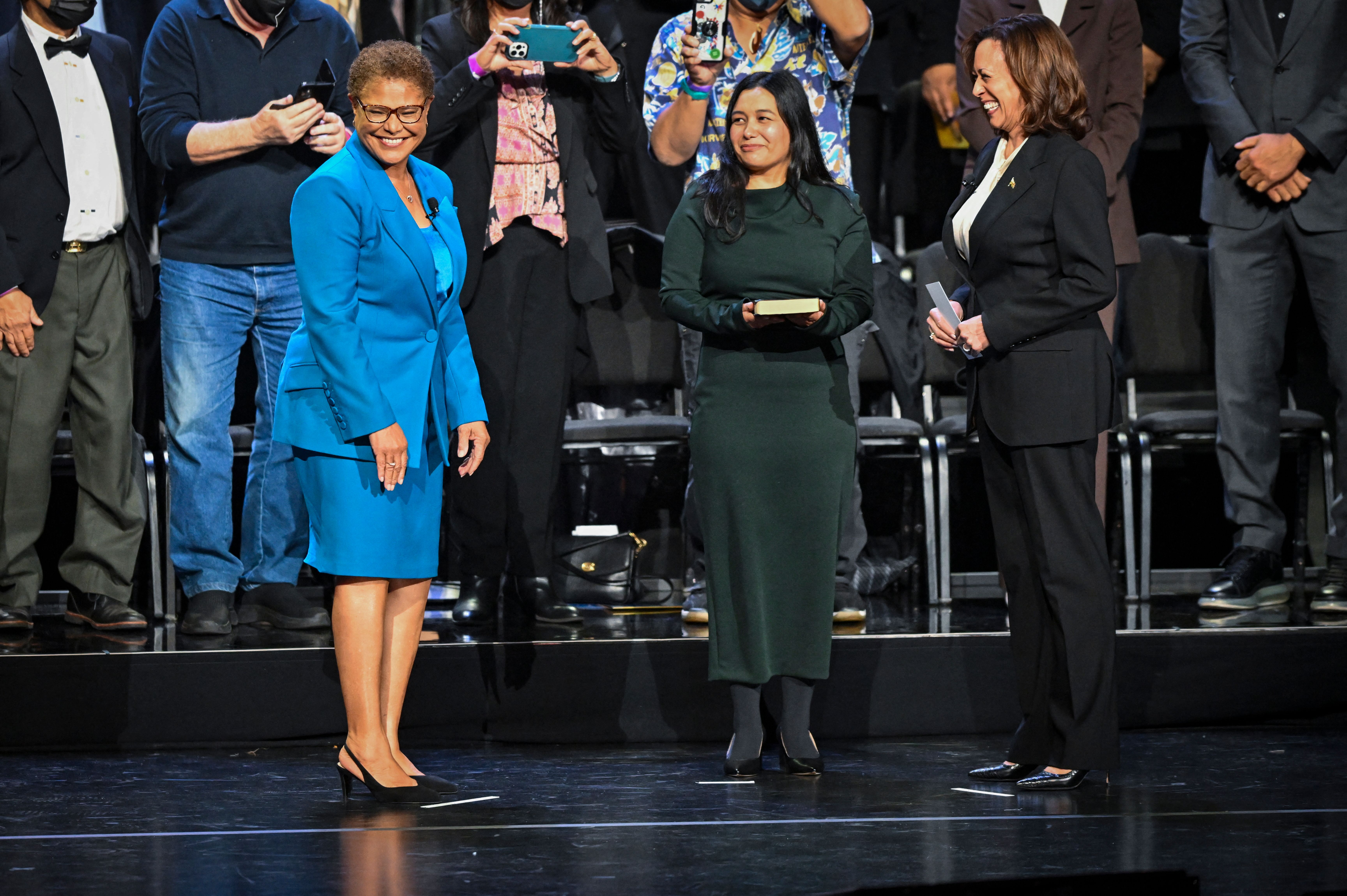 Fotos: Karen Bass asume puesto como alcaldesa de Los Ángeles en ...