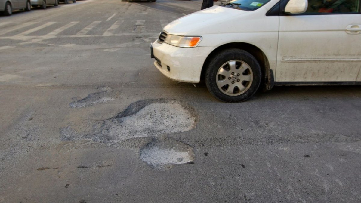 Aumentan los baches en las calles tras las lluvias: esto debes saber si ...