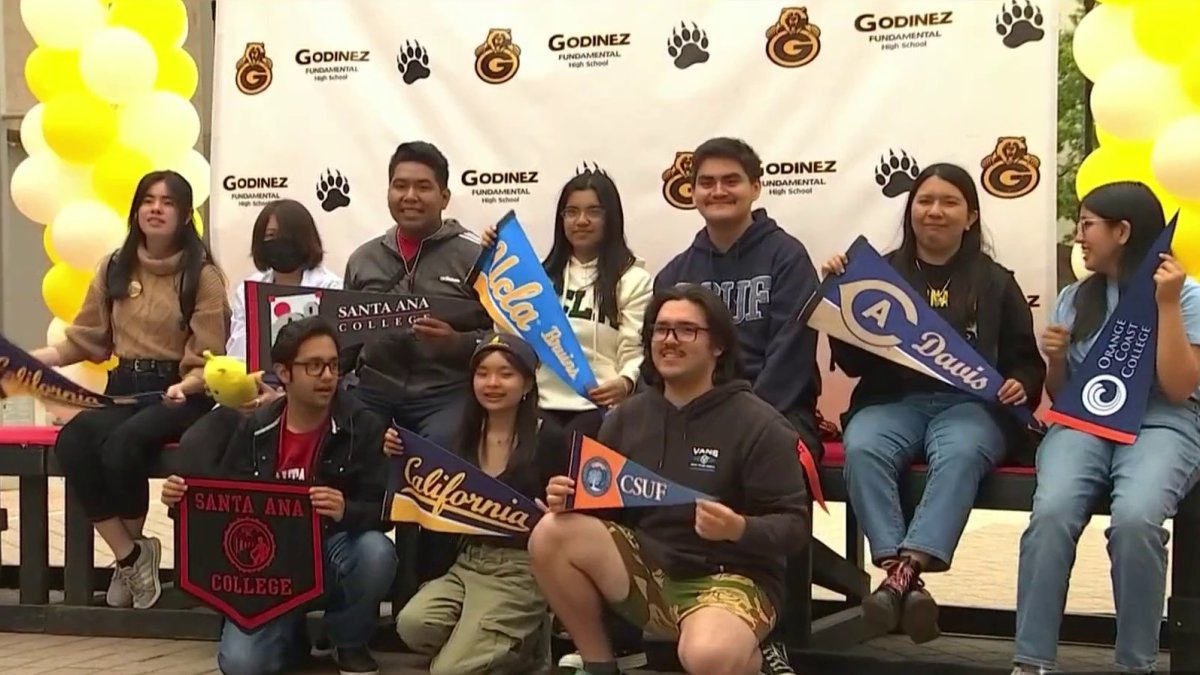 Estudiantes de la Godínez Fundamental High School – Telemundo 52