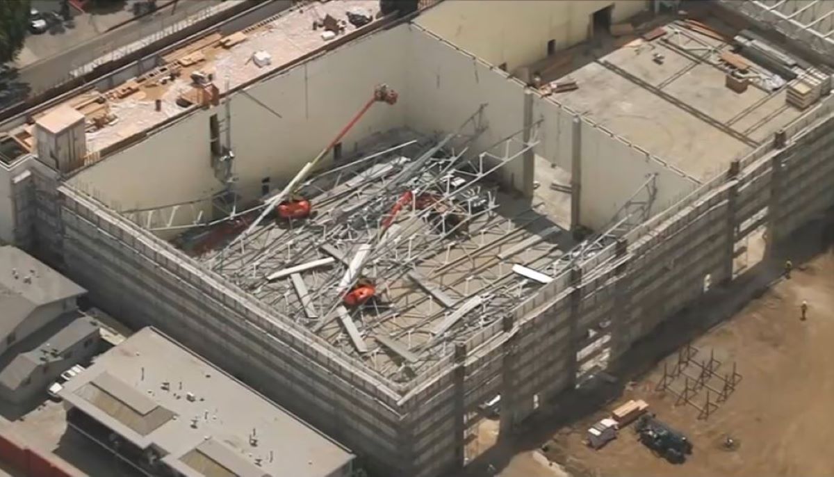 Workers Trapped In Cranes After Glendale Construction Site Collapse ...