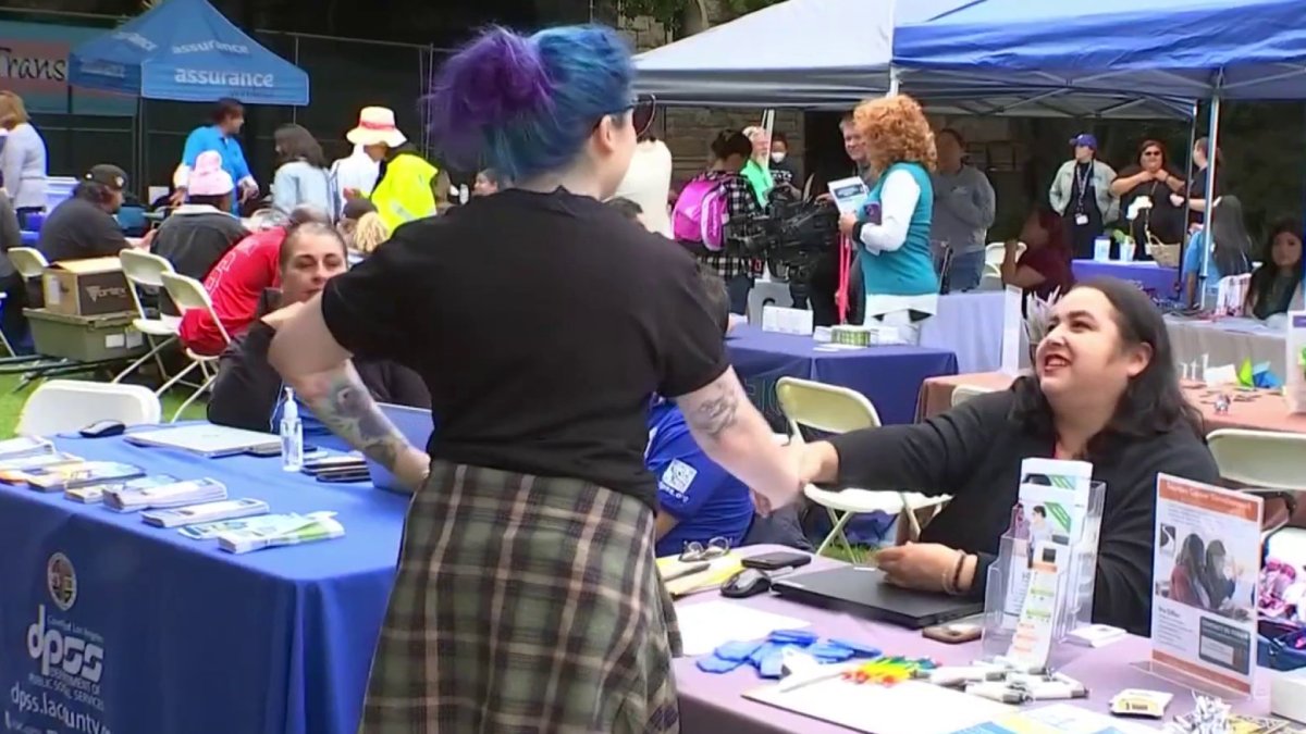 Feria en Pasadena ofrece recursos para la comunidad indigente ...