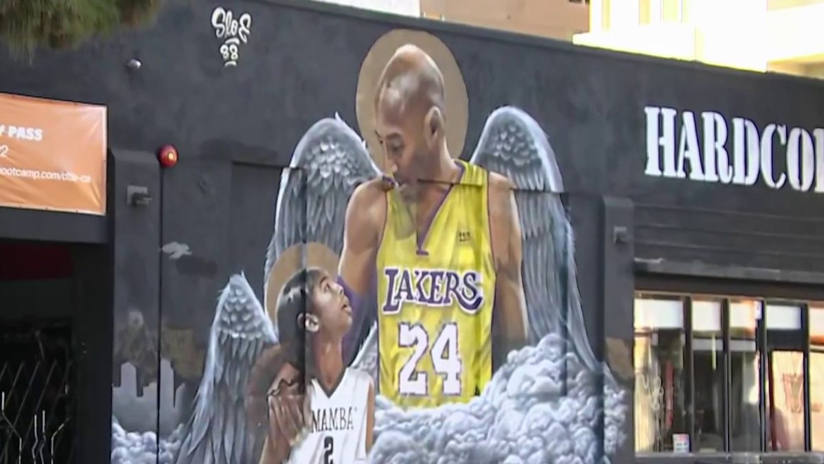 Mural de Kobe Bryant cerca del Crypto.com Arena – Telemundo 52