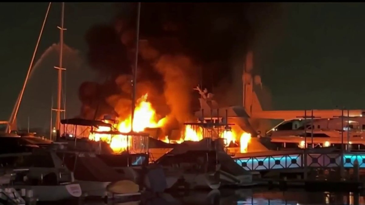 Incendio en yate anclado en Marina del Rey – Telemundo 52