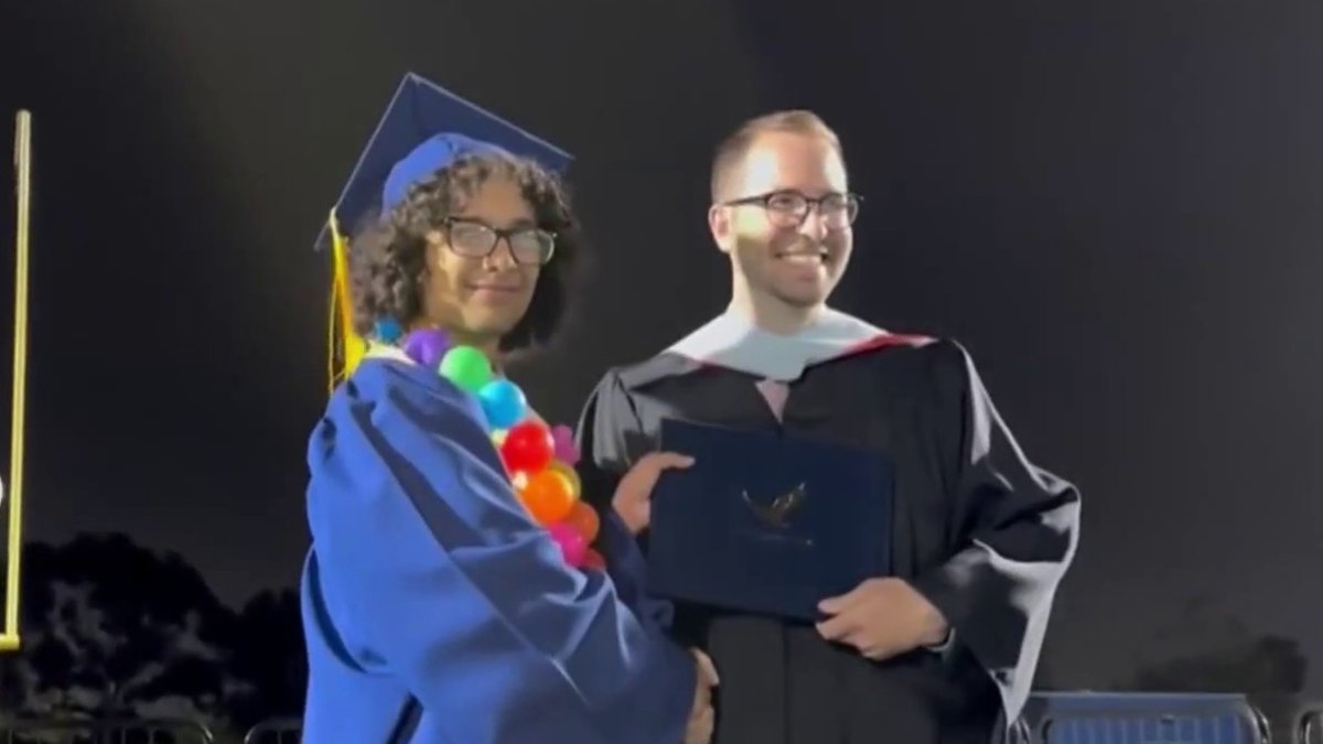 Joven obtiene título de high school y college al mismo tiempo ...