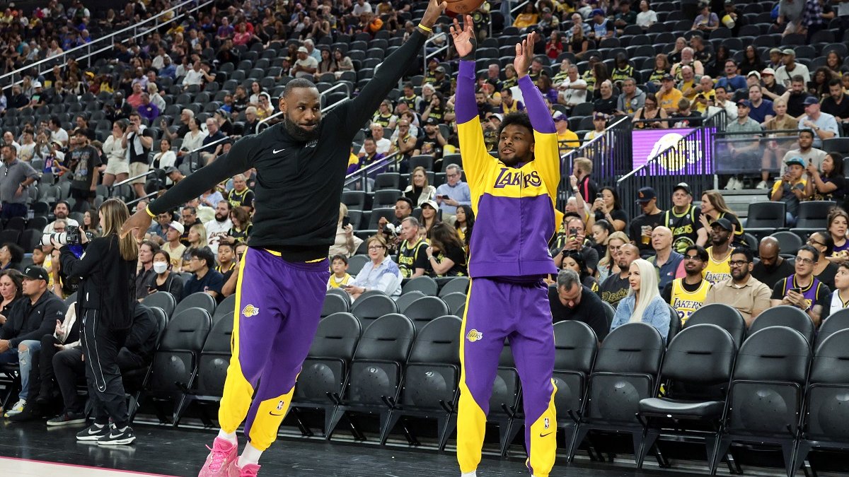 Lebron y Bronny James juegan juntos por primera vez en la NBA ...