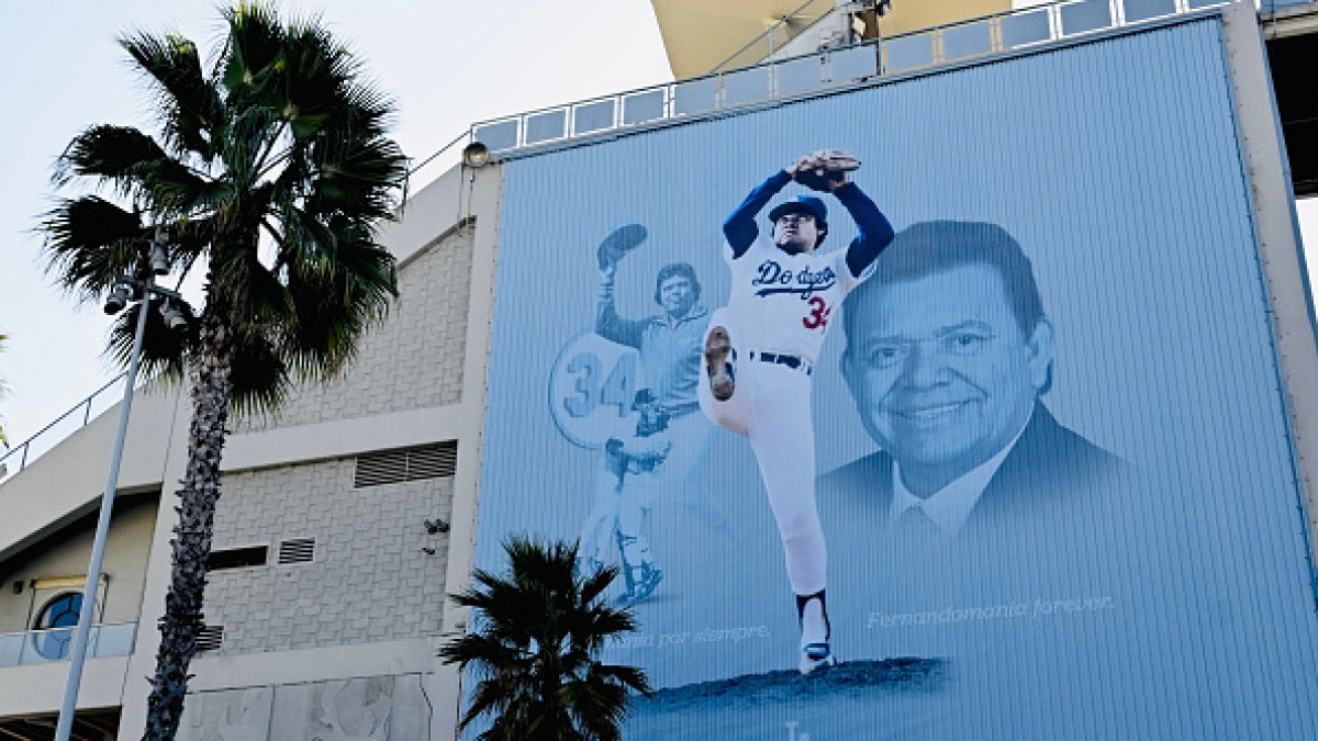 Homenaje a Fernando Valenzuela en el Juego 1 de la Serie Mundial ...