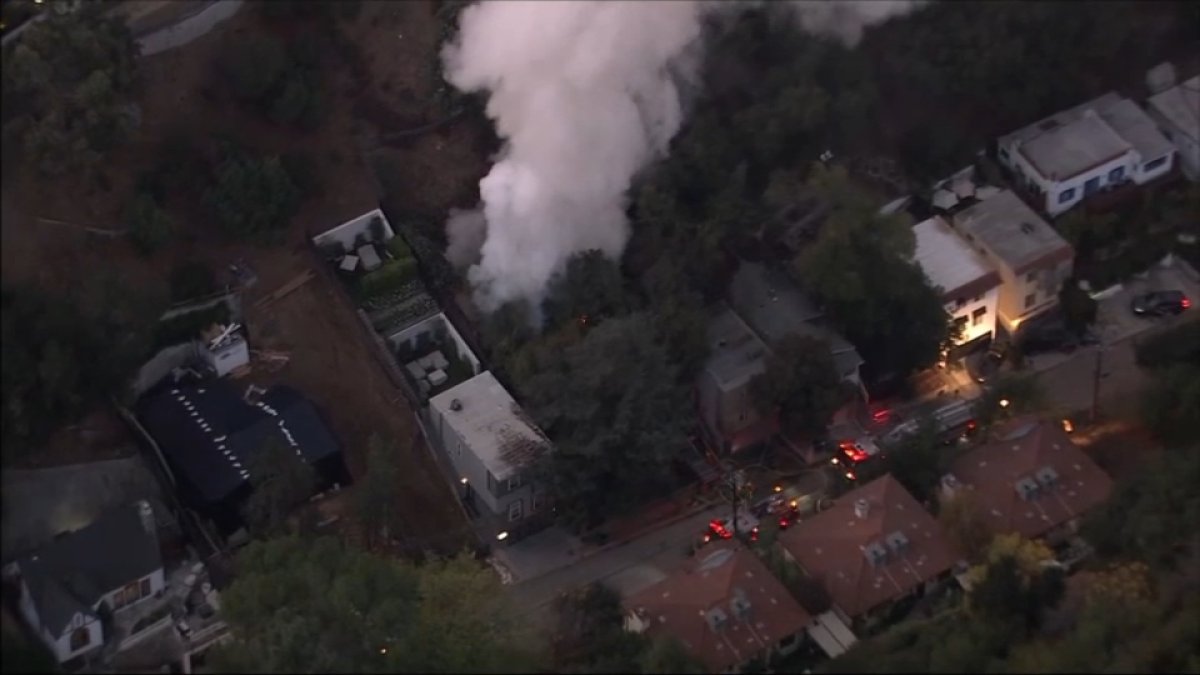 Hallan a una persona muerta tras incendio de una casa en Hollywood ...
