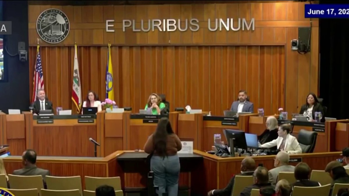 Alcaldesa de Santa Ana enfrenta críticas de la comunidad – Telemundo 52