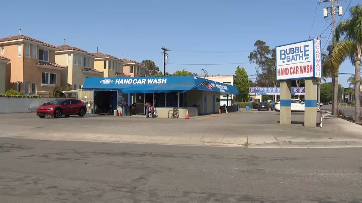 Dos empleados detenidos por agentes federales enmascarados en Torrance ...