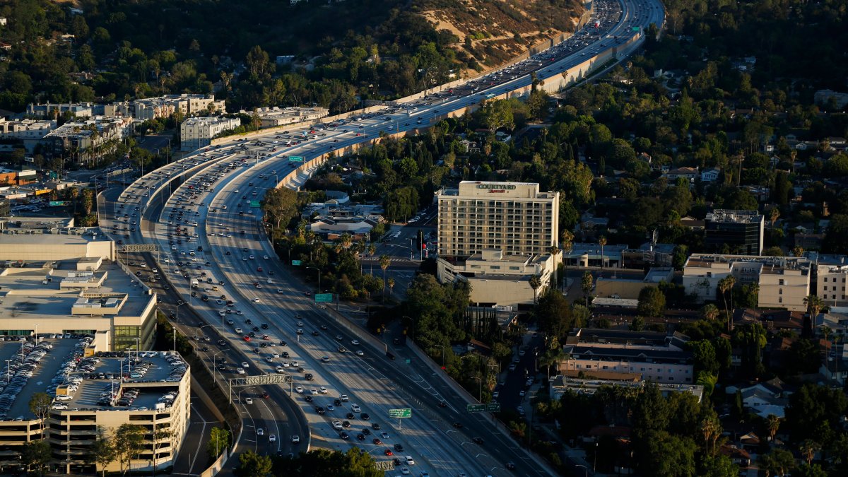 Cierre de la 405 en Sepulveda Pass – Telemundo 52