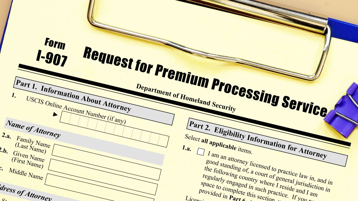 USCIS anuncia ajuste tarifario para algunas solicitudes – Telemundo 52